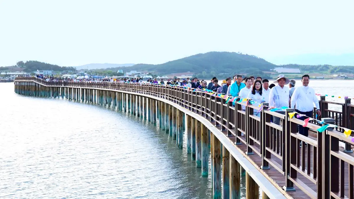 "국내 최장 1.5km 바다 위를 걷는다"… 98억 들인 유네스코 세계유산 산책 명소 - 여행을말하다