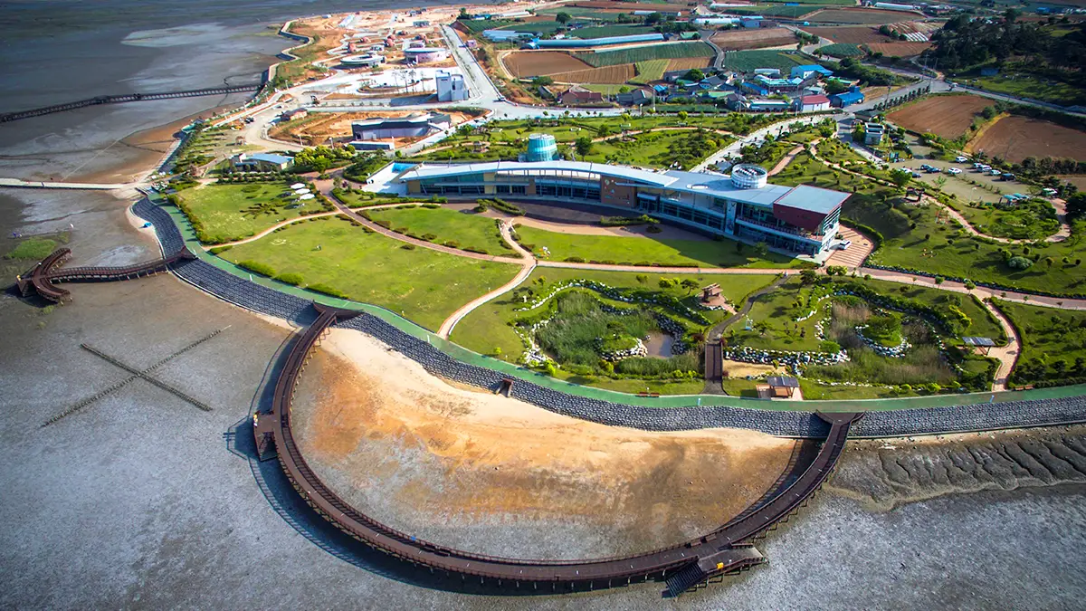 "국내 최장 1.5km 바다 위를 걷는다"… 98억 들인 유네스코 세계유산 산책 명소 - 여행을말하다