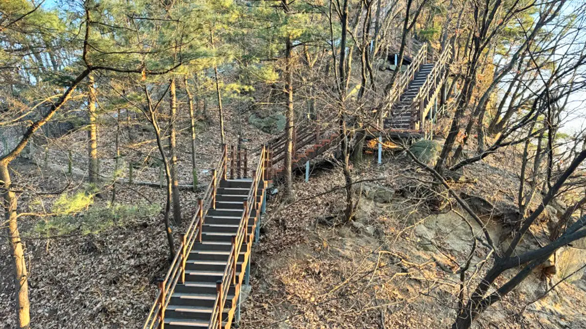 "전망대까지 단 10분이면 오른다고?"... 천년의 유적까지 품은 서울 근교 일출·일몰 명소 - 여행을말하다