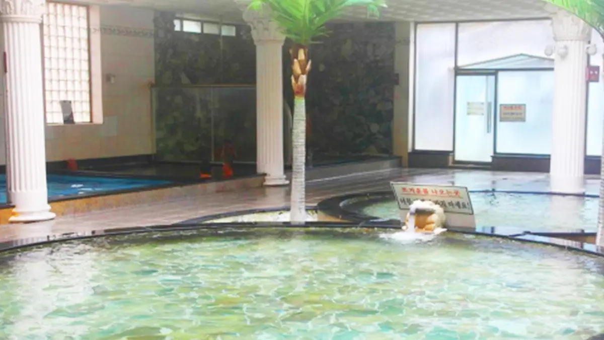 "20년 넘게 물 좋다는 이유 있었네"... 지하 700m 자연 용출 천연 온천 - 여행을말하다