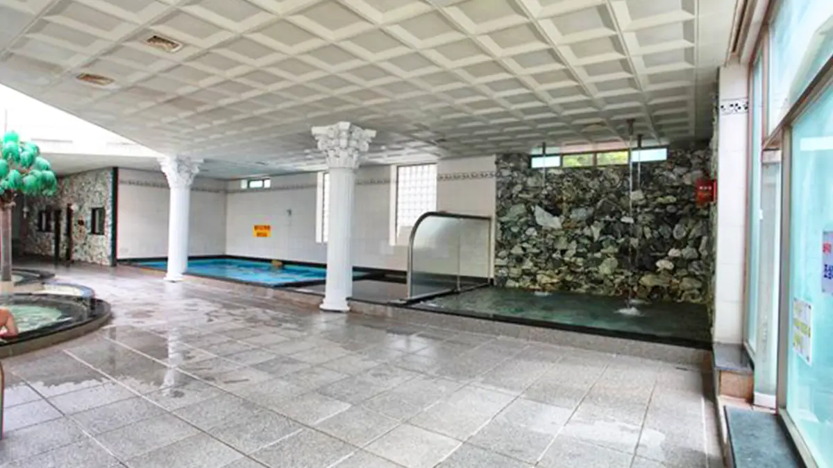 "20년 넘게 물 좋다는 이유 있었네"... 지하 700m 자연 용출 천연 온천 - 여행을말하다